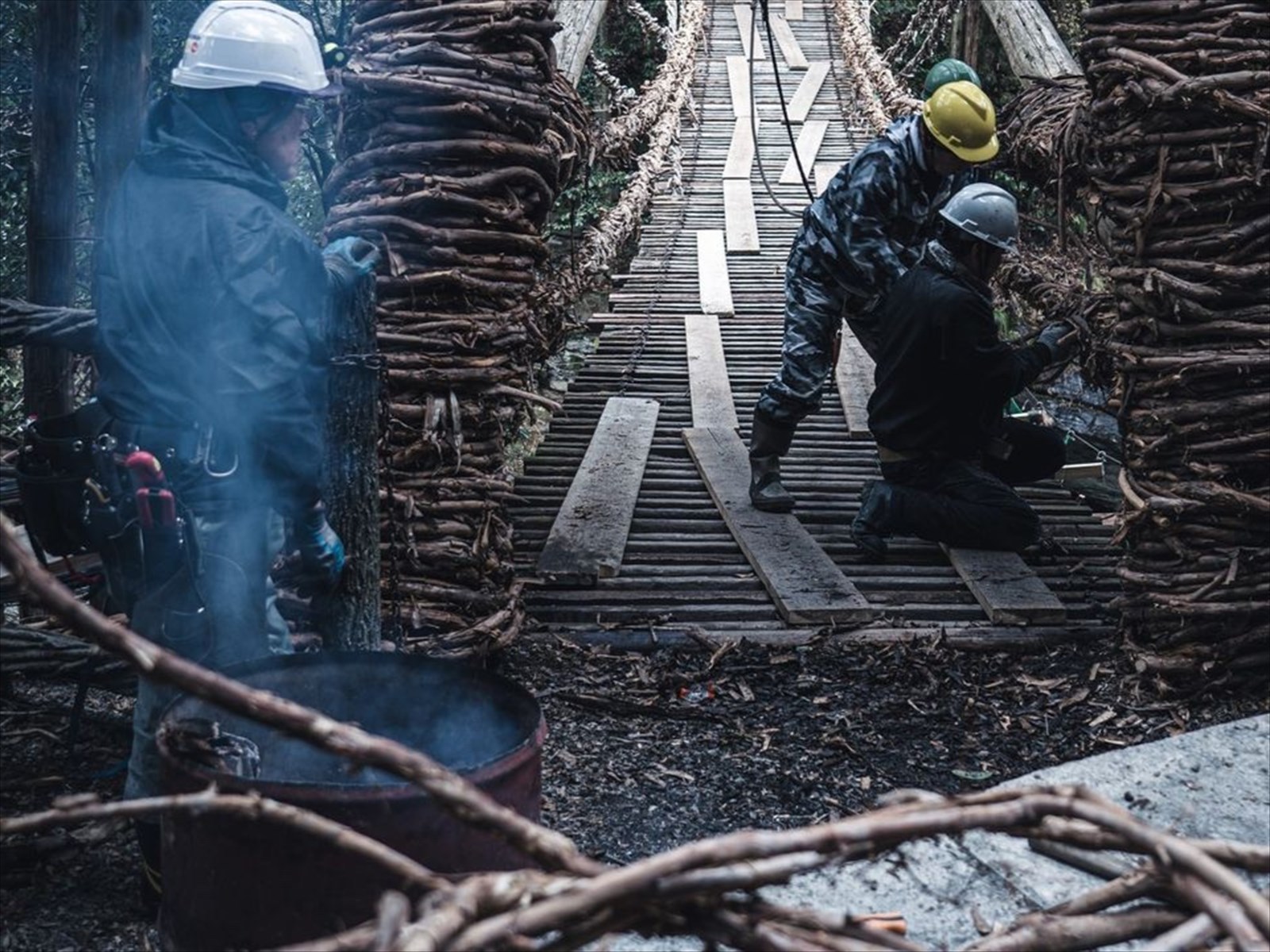 Rebuilding of the Iya Vine Bridge【Once every three years: mid-January ...